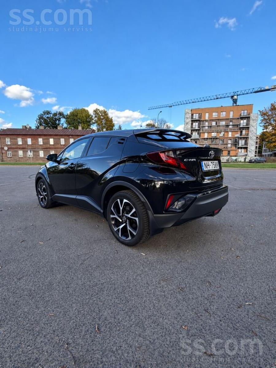 Черный Тойота C-HR 2022 в Рига, объемом двигателя 1.80 л и пробегом 76 тыс. км за 21000 €, фото 8 на AUTOMOTO.COM.LV