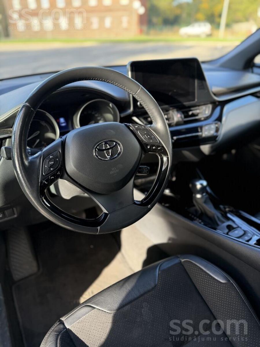 Черный Тойота C-HR 2022 в Рига, объемом двигателя 1.80 л и пробегом 76 тыс. км за 21000 €, фото 22 на AUTOMOTO.COM.LV