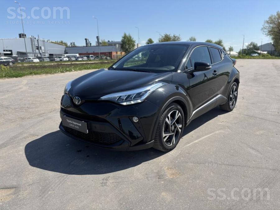 Black Toyota C-HR 2023 in Riga, with an engine capacity of 1.80 L and mileage of 38 thousand km for 25900 €, photo 1 on AUTOMOTO.COM.LV