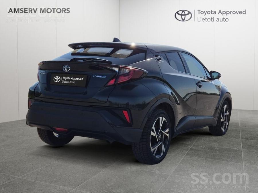 Melns Toyota C-HR 2023 Rīga, ar dzinēja tilpumu 1.80 L un nobraukumu 34 tūkst. km par 24900 €, foto 2 vietnē AUTOMOTO.COM.LV