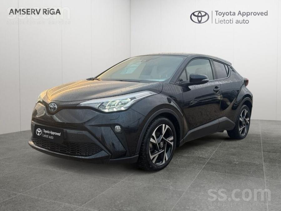 Melns Toyota C-HR 2023 Rīga, ar dzinēja tilpumu 1.80 L un nobraukumu 47 tūkst. km par 23900 €, foto 1 vietnē AUTOMOTO.COM.LV