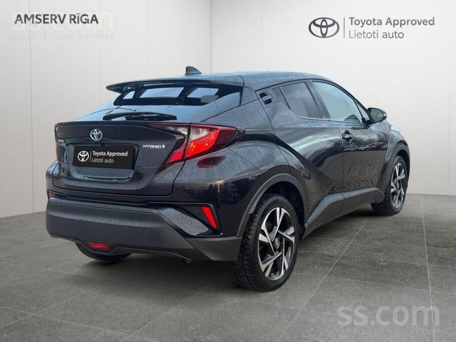 Melns Toyota C-HR 2023 Rīga, ar dzinēja tilpumu 1.80 L un nobraukumu 47 tūkst. km par 23900 €, foto 2 vietnē AUTOMOTO.COM.LV