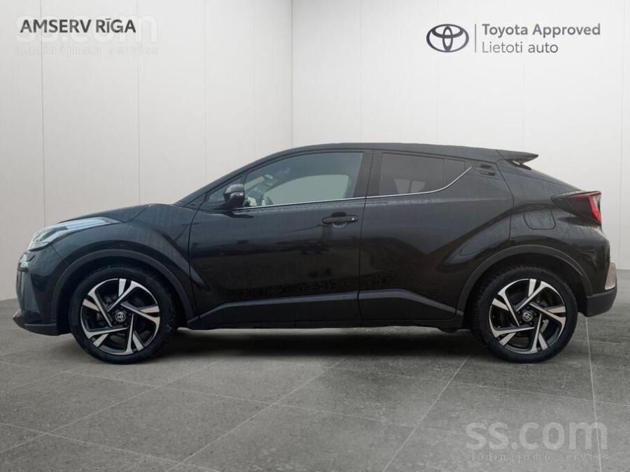 Melns Toyota C-HR 2023 Rīga, ar dzinēja tilpumu 1.80 L un nobraukumu 47 tūkst. km par 23900 €, foto 3 vietnē AUTOMOTO.COM.LV
