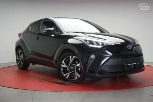Melns Toyota C-HR 2023 Kauņa, ar dzinēja tilpumu 2.00 L un nobraukumu 31 tūkst. km par 28055 €, foto  vietnē AUTOMOTO.COM.LV