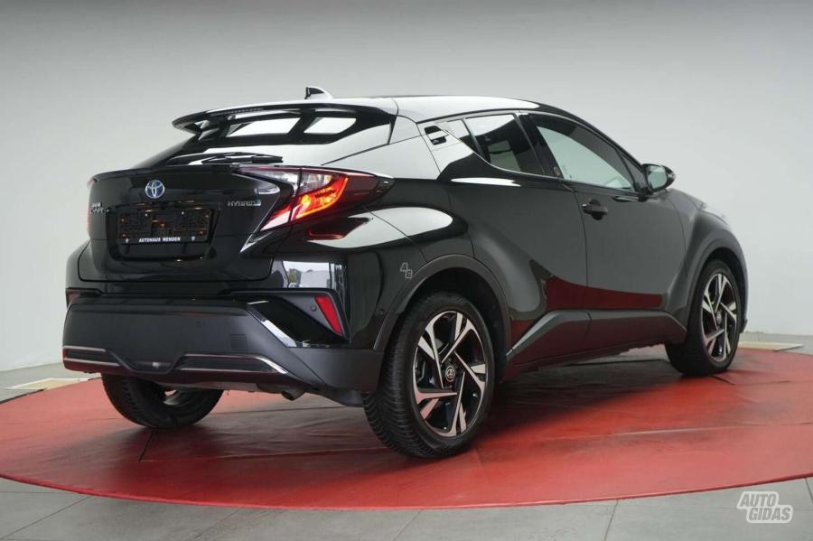 Black Toyota C-HR 2023 in Kaunas, with an engine capacity of 2.00 L and mileage of 31 thousand km for 28055 €, photo 4 on AUTOMOTO.COM.LV