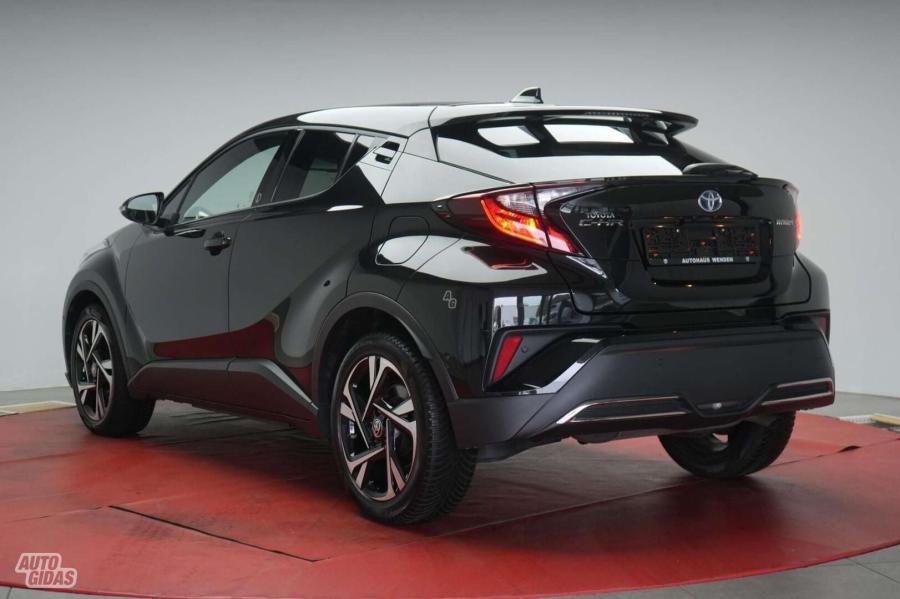 Black Toyota C-HR 2023 in Kaunas, with an engine capacity of 2.00 L and mileage of 31 thousand km for 28055 €, photo 5 on AUTOMOTO.COM.LV