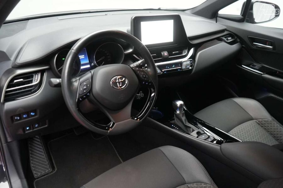 Black Toyota C-HR 2023 in Kaunas, with an engine capacity of 2.00 L and mileage of 31 thousand km for 28055 €, photo 12 on AUTOMOTO.COM.LV