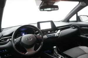 Black Toyota C-HR 2023 in Kaunas, with an engine capacity of 2.00 L and mileage of 31 thousand km for 28055 €, photo 13 on AUTOMOTO.COM.LV