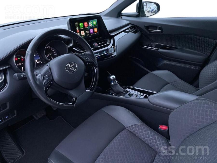 Black Toyota C-HR 2023 in Riga, with an engine capacity of 1.80 L and mileage of 47 thousand km for 23590 €, photo 11 on AUTOMOTO.COM.LV