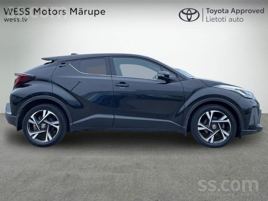 Black Toyota C-HR 2023 in Riga, with an engine capacity of 1.80 L and mileage of 47 thousand km for 23590 €, photo 16 on AUTOMOTO.COM.LV