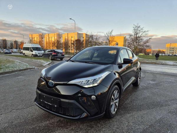 Black Toyota C-HR 2023 in Panevezys, with an engine capacity of 1.80 L and mileage of 255 thousand km for 15100 €, photo 1 on AUTOMOTO.COM.LV