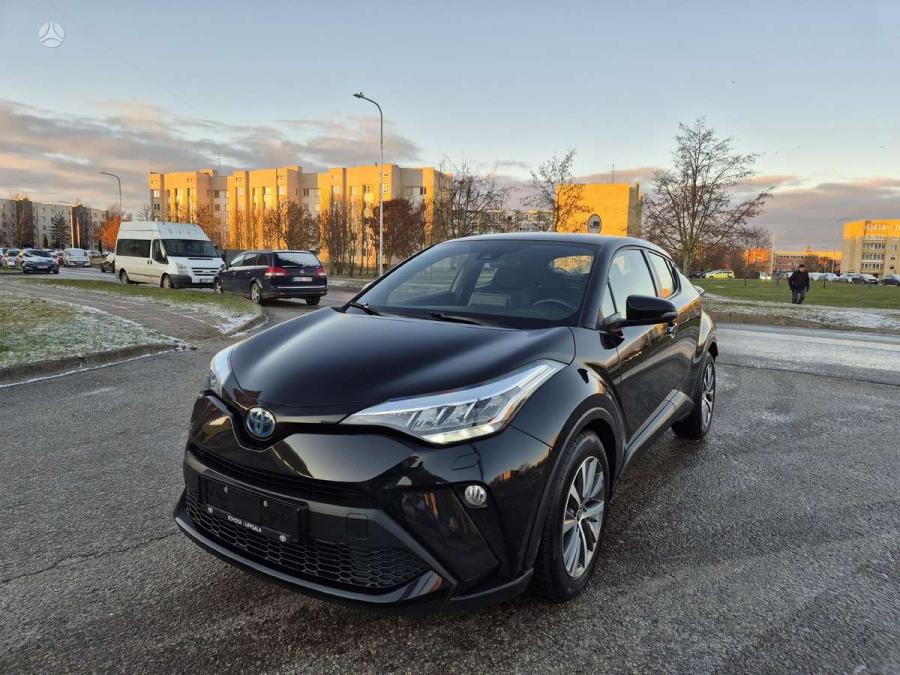 Черный Тойота C-HR 2023 в Паневежис, объемом двигателя 1.80 л и пробегом 255 тыс. км за 15100 €, фото 1 на AUTOMOTO.COM.LV