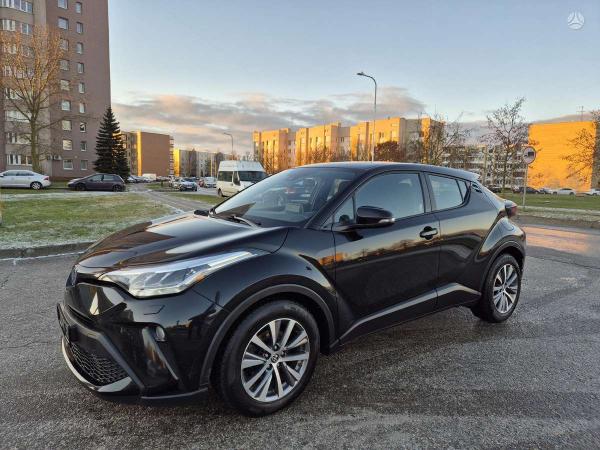 Black Toyota C-HR 2023 in Panevezys, with an engine capacity of 1.80 L and mileage of 255 thousand km for 15100 €, photo 2 on AUTOMOTO.COM.LV