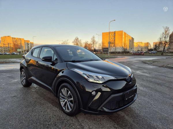 Black Toyota C-HR 2023 in Panevezys, with an engine capacity of 1.80 L and mileage of 255 thousand km for 15100 €, photo 8 on AUTOMOTO.COM.LV