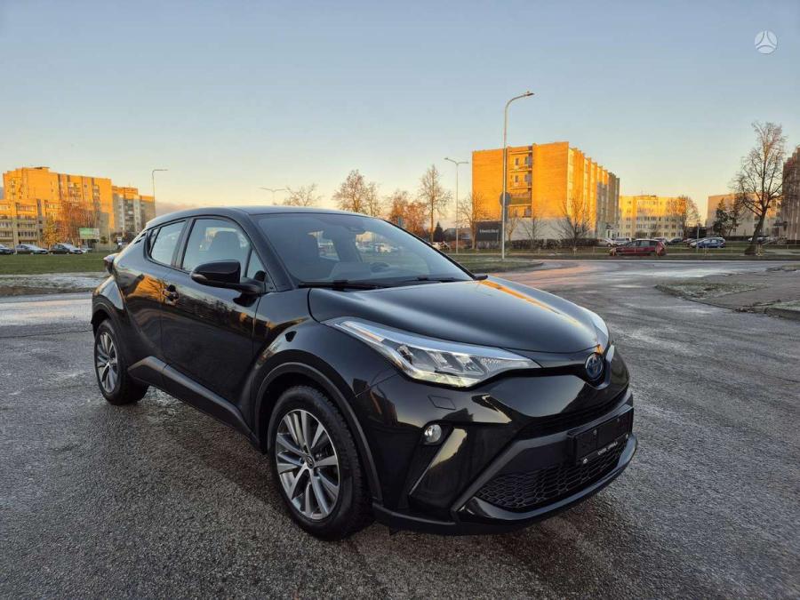 Черный Тойота C-HR 2023 в Паневежис, объемом двигателя 1.80 л и пробегом 255 тыс. км за 15100 €, фото 8 на AUTOMOTO.COM.LV