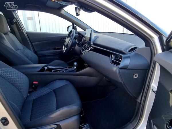 Black Toyota C-HR 2023 in Kaunas, with an engine capacity of 2.00 L and mileage of 25 thousand km for 29188 €, photo 10 on AUTOMOTO.COM.LV