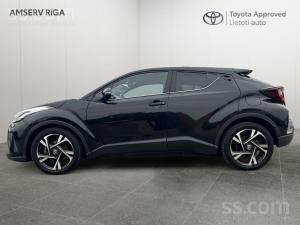 Черный Тойота C-HR 2023 в Рига, объемом двигателя 1.80 л и пробегом 49 тыс. км за 22900 €, фото 3 на AUTOMOTO.COM.LV