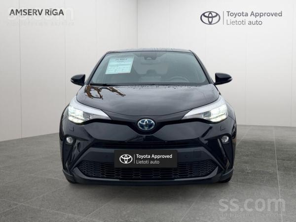 Black Toyota C-HR 2023 in Riga, with an engine capacity of 1.80 L and mileage of 49 thousand km for 22900 €, photo 5 on AUTOMOTO.COM.LV