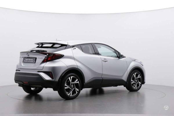 Black Toyota C-HR 2023 in Vilnius, with an engine capacity of 1.80 L and mileage of 60 thousand km for 22900 €, photo 3 on AUTOMOTO.COM.LV