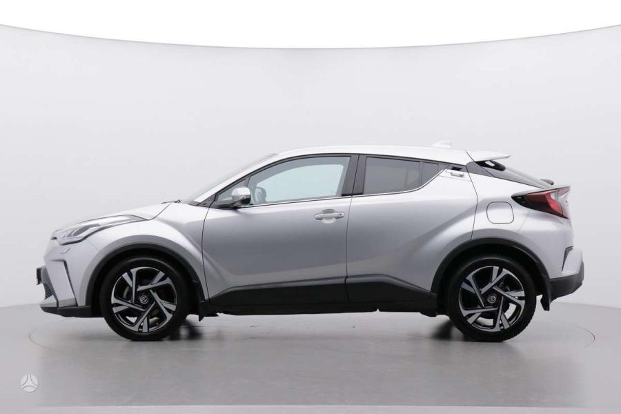 Black Toyota C-HR 2023 in Vilnius, with an engine capacity of 1.80 L and mileage of 60 thousand km for 22900 €, photo 4 on AUTOMOTO.COM.LV