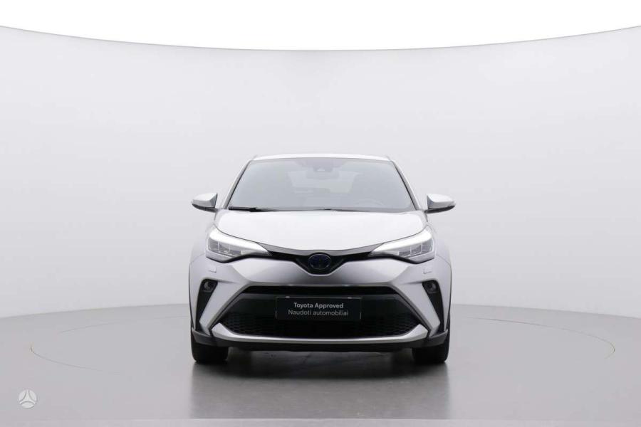 Black Toyota C-HR 2023 in Vilnius, with an engine capacity of 1.80 L and mileage of 60 thousand km for 22900 €, photo 6 on AUTOMOTO.COM.LV