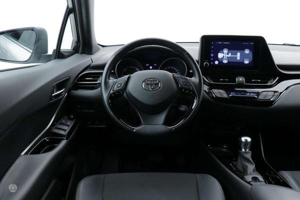 Black Toyota C-HR 2023 in Vilnius, with an engine capacity of 1.80 L and mileage of 60 thousand km for 22900 €, photo 8 on AUTOMOTO.COM.LV