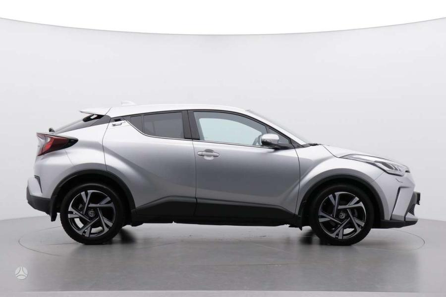 Black Toyota C-HR 2023 in Vilnius, with an engine capacity of 1.80 L and mileage of 60 thousand km for 22900 €, photo 17 on AUTOMOTO.COM.LV