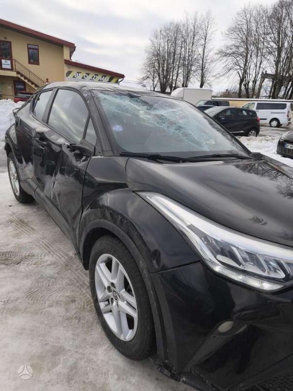 Melns Toyota C-HR 2023 Tauragė, ar dzinēja tilpumu 1.80 L un nobraukumu 44 tūkst. km par 10500 €, foto 2 vietnē AUTOMOTO.COM.LV