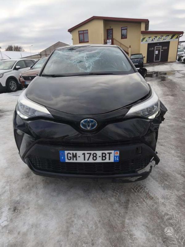 Melns Toyota C-HR 2023 Tauragė, ar dzinēja tilpumu 1.80 L un nobraukumu 44 tūkst. km par 10500 €, foto 3 vietnē AUTOMOTO.COM.LV