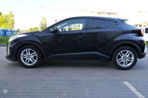 Черный Тойота C-HR 2023 в Вильнюс, объемом двигателя 1.80 л и пробегом 189 тыс. км за 17599 €, фото  на AUTOMOTO.COM.LV