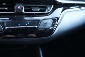 Черный Тойота C-HR 2023 в Вильнюс, объемом двигателя 1.80 л и пробегом 189 тыс. км за 17599 €, фото 21 на AUTOMOTO.COM.LV
