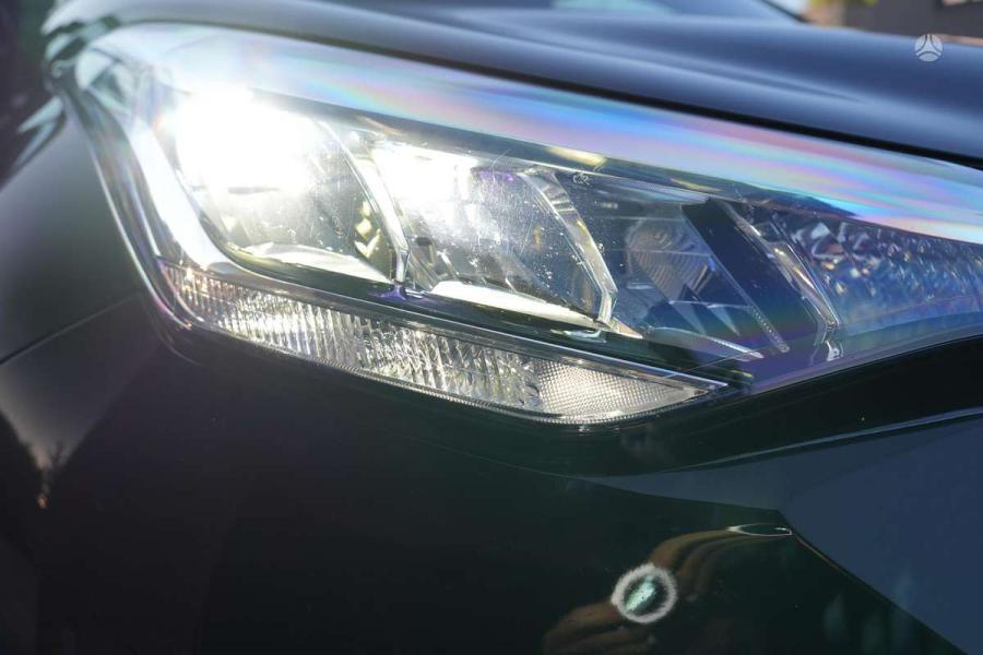 Черный Тойота C-HR 2023 в Вильнюс, объемом двигателя 1.80 л и пробегом 189 тыс. км за 17599 €, фото 28 на AUTOMOTO.COM.LV