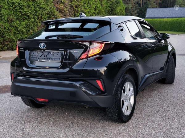 Черный Тойота C-HR 2023 в Аникщяй, объемом двигателя 1.80 л и пробегом 262 тыс. км за 15250 €, фото 4 на AUTOMOTO.COM.LV