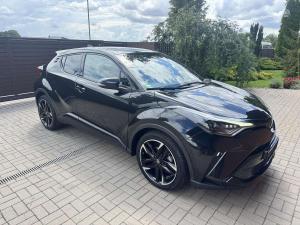 Черный Тойота C-HR 2023 в Мариямполе, объемом двигателя 1.99 л и пробегом 24 тыс. км за 25990 €, фото  на AUTOMOTO.COM.LV