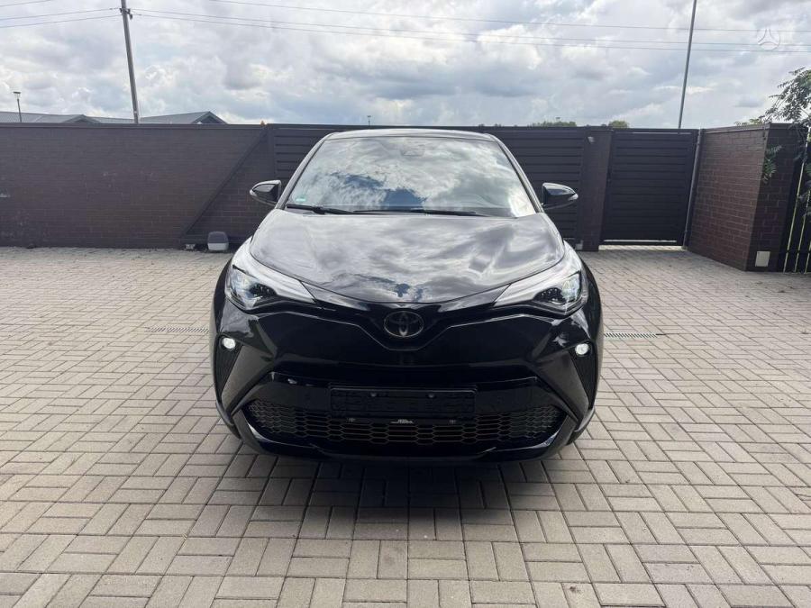 Черный Тойота C-HR 2023 в Мариямполе, объемом двигателя 1.99 л и пробегом 24 тыс. км за 25990 €, фото 3 на AUTOMOTO.COM.LV