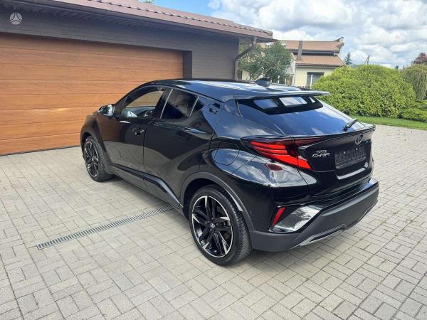 Black Toyota C-HR 2023 in Marijampole, with an engine capacity of 1.99 L and mileage of 24 thousand km for 25990 €, photo 5 on AUTOMOTO.COM.LV