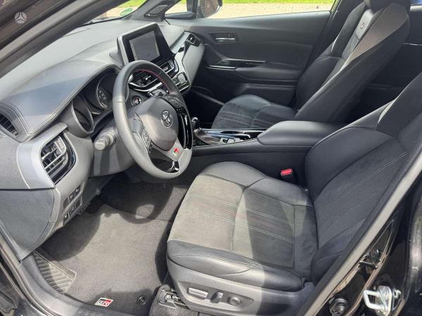 Black Toyota C-HR 2023 in Marijampole, with an engine capacity of 1.99 L and mileage of 24 thousand km for 25990 €, photo 9 on AUTOMOTO.COM.LV