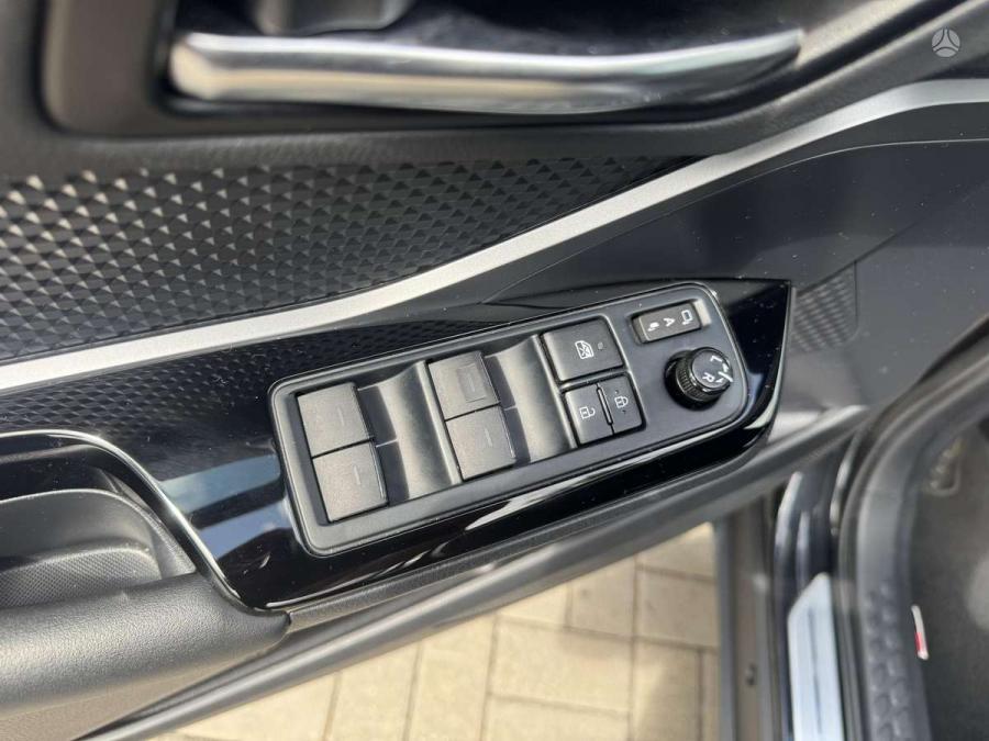 Черный Тойота C-HR 2023 в Мариямполе, объемом двигателя 1.99 л и пробегом 24 тыс. км за 25990 €, фото 13 на AUTOMOTO.COM.LV