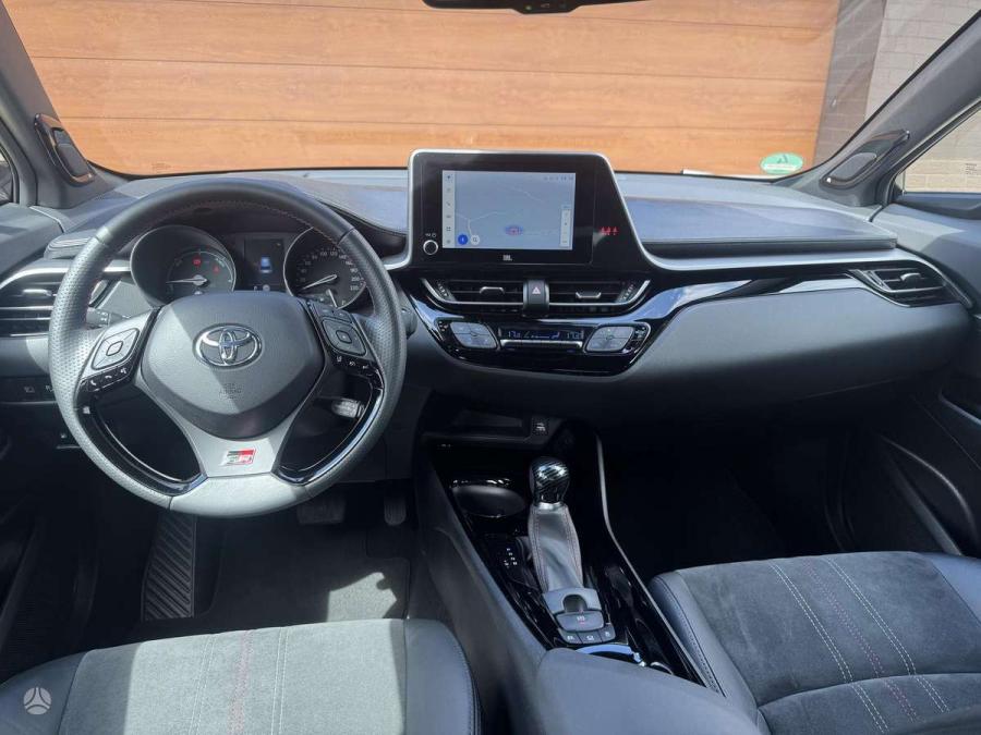 Черный Тойота C-HR 2023 в Мариямполе, объемом двигателя 1.99 л и пробегом 24 тыс. км за 25990 €, фото 18 на AUTOMOTO.COM.LV