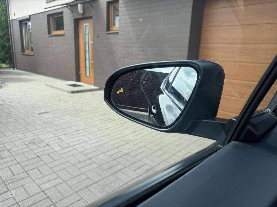 Черный Тойота C-HR 2023 в Мариямполе, объемом двигателя 1.99 л и пробегом 24 тыс. км за 25990 €, фото 27 на AUTOMOTO.COM.LV