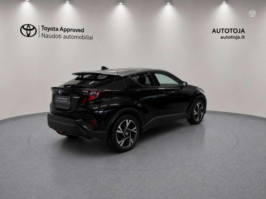 Melns Toyota C-HR 2023 Kauņa, ar dzinēja tilpumu 1.80 L un nobraukumu 90 tūkst. km par 24900 €, foto 3 vietnē AUTOMOTO.COM.LV