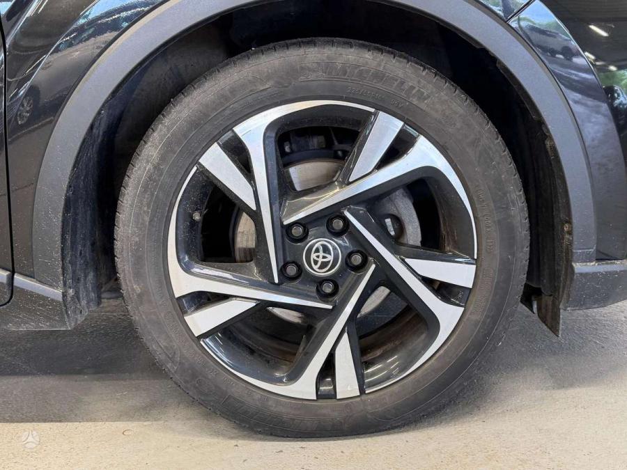 Melns Toyota C-HR 2023 Kauņa, ar dzinēja tilpumu 1.80 L un nobraukumu 90 tūkst. km par 24900 €, foto 16 vietnē AUTOMOTO.COM.LV