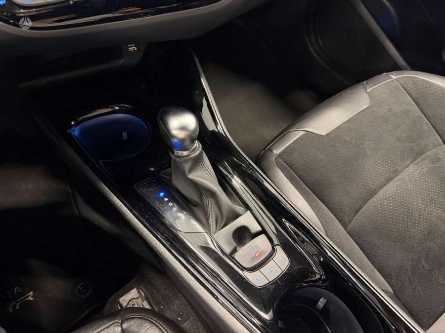 Melns Toyota C-HR 2023 Kauņa, ar dzinēja tilpumu 1.80 L un nobraukumu 90 tūkst. km par 24900 €, foto 29 vietnē AUTOMOTO.COM.LV
