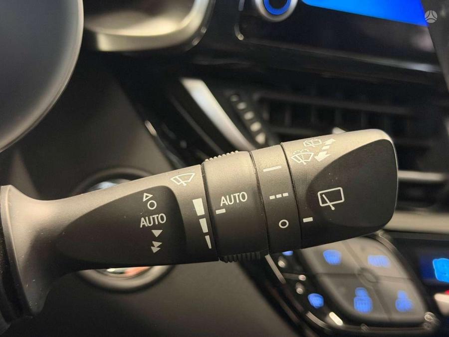 Melns Toyota C-HR 2023 Kauņa, ar dzinēja tilpumu 1.80 L un nobraukumu 90 tūkst. km par 24900 €, foto 32 vietnē AUTOMOTO.COM.LV