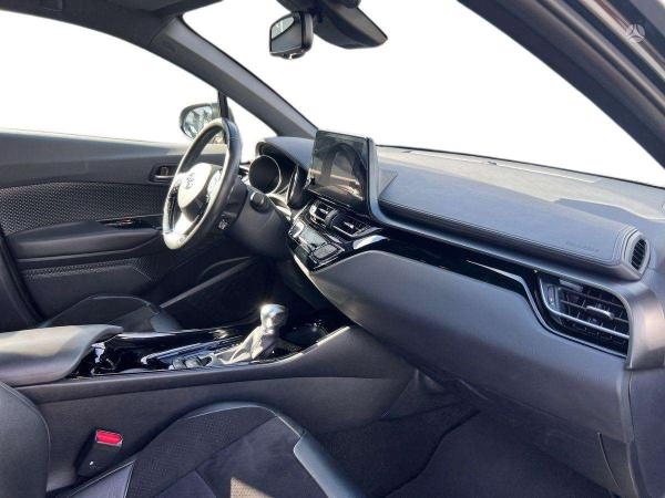 Black Toyota C-HR 2023 in Klaipeda, with an engine capacity of 1.80 L and mileage of 102 thousand km for 25000 €, photo 7 on AUTOMOTO.COM.LV