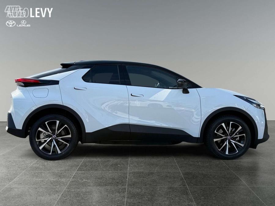 Black Toyota C-HR 2024 in Kaunas, with an engine capacity of 2.00 L and mileage of 10 thousand km for 33209 €, photo 7 on AUTOMOTO.COM.LV