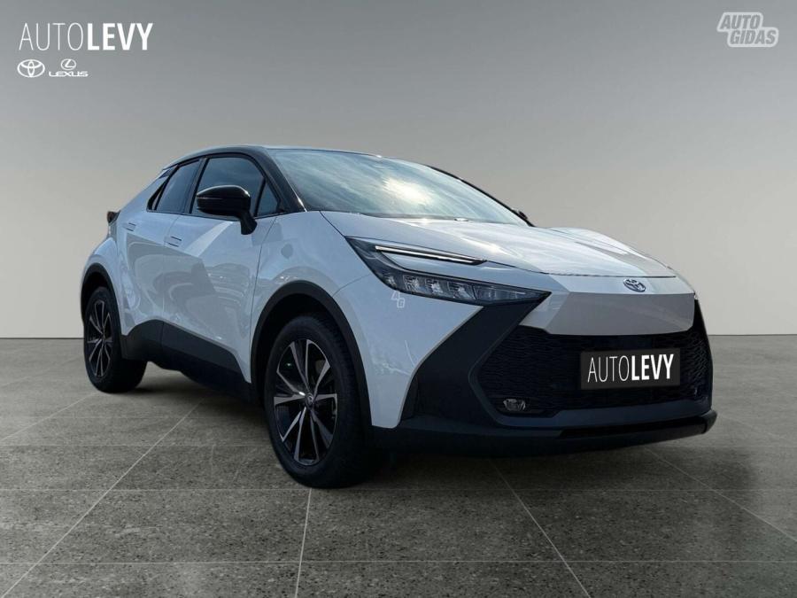 Black Toyota C-HR 2024 in Kaunas, with an engine capacity of 2.00 L and mileage of 10 thousand km for 33209 €, photo 8 on AUTOMOTO.COM.LV