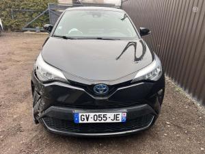 Black Toyota C-HR 2024 in Kaunas, with an engine capacity of 1.80 L and mileage of 62 thousand km for 14200 €, photo 2 on AUTOMOTO.COM.LV