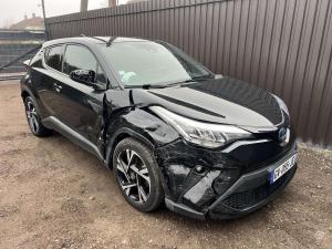 Black Toyota C-HR 2024 in Kaunas, with an engine capacity of 1.80 L and mileage of 62 thousand km for 14200 €, photo 3 on AUTOMOTO.COM.LV