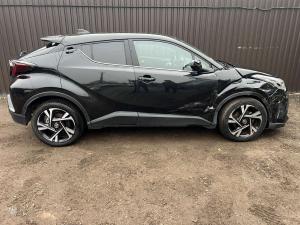 Black Toyota C-HR 2024 in Kaunas, with an engine capacity of 1.80 L and mileage of 62 thousand km for 14200 €, photo 6 on AUTOMOTO.COM.LV